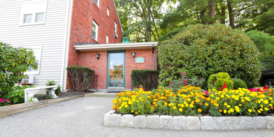 About Us – Colonial Townhouse Apartments